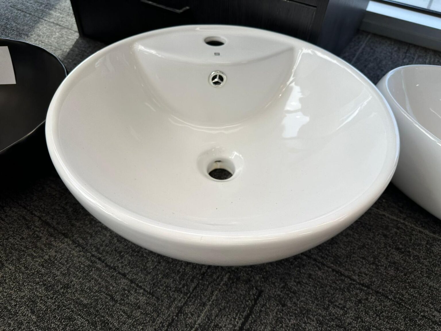 Classic Round White Basin with Overflow – Smooth Gloss Finish – Prime ...